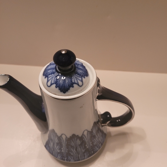 Bombay Co. porcelain teapot. | Kitchen | Bombay Coblue And White ...